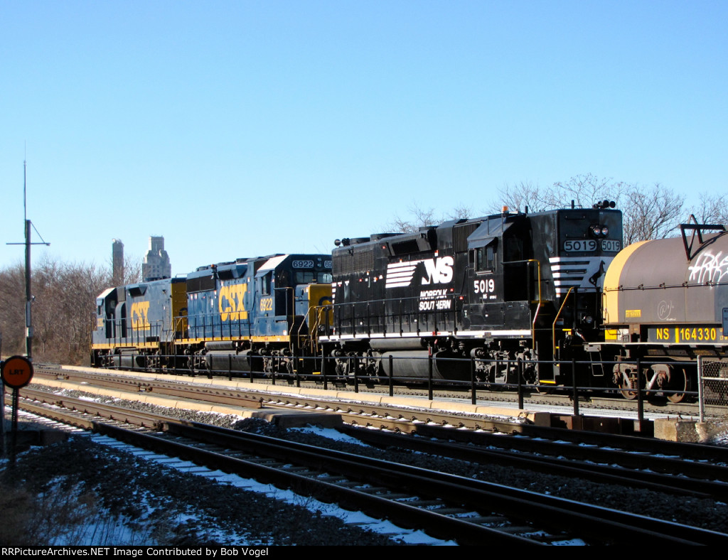 NS 5019; CSX 6922 and 2282